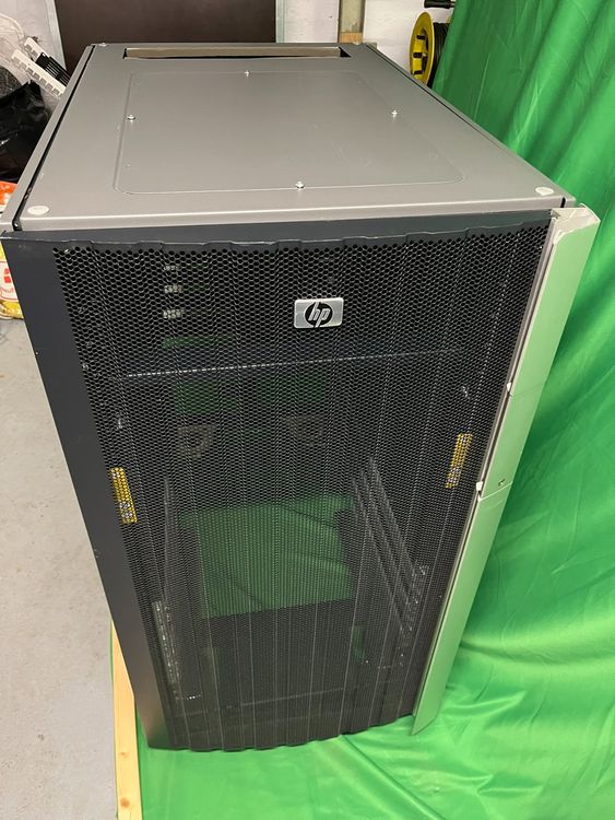 Server Rack (Gebraucht) in für CHF 200 – nur Abholung auf Ricardo kaufen
