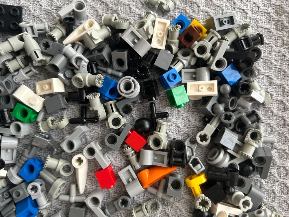 100 Gramm kleine kleinste speziel Lego Technik Teile ab 1 .- (Gebraucht) in Volketswil für CHF 2 ...