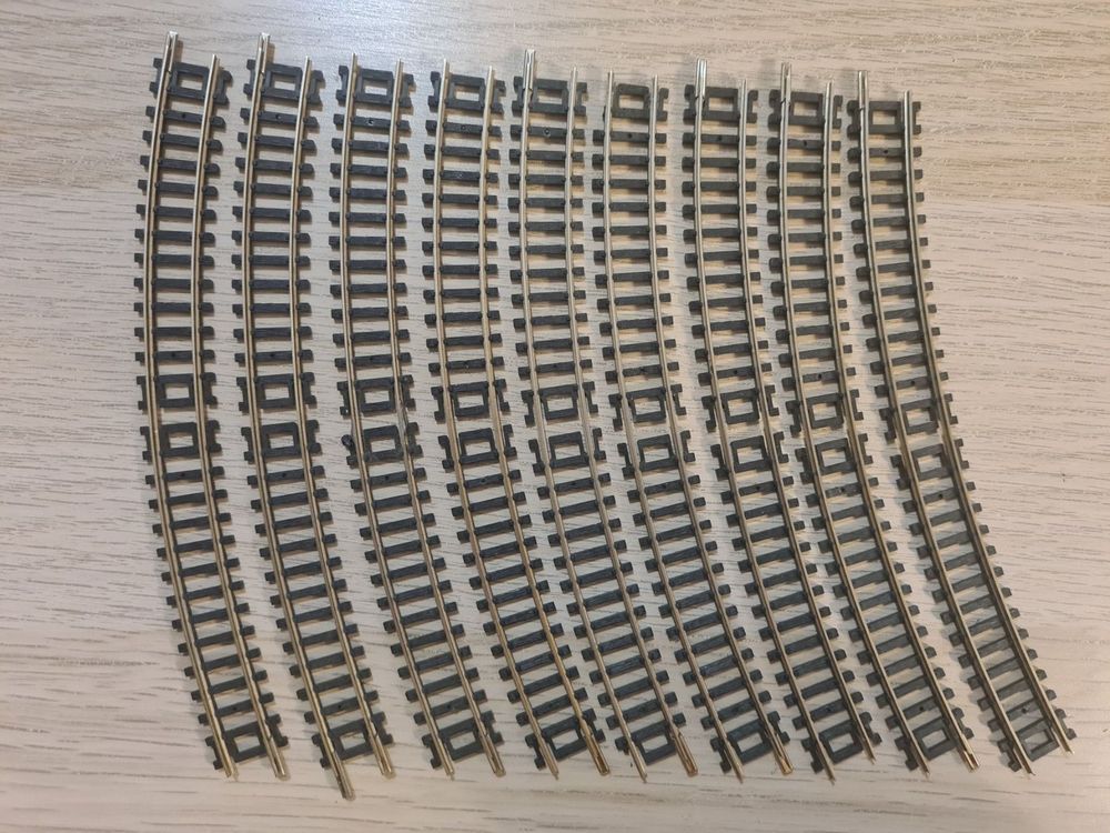 Roco N 9 x 2410 gebogenes gleis N (Gebraucht) in St-Aubin-Sauges für CHF 7.7 – mit Lieferung auf ...