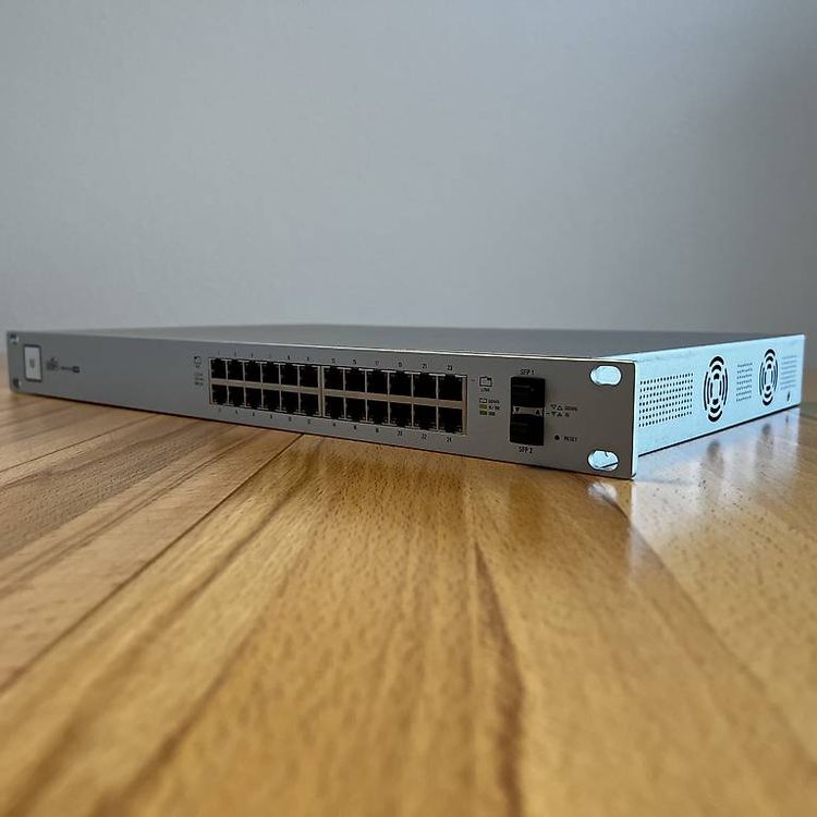 UniFi Ubiquiti Switch 24 250W US-24-250W (Gebraucht) in Egg b. Zürich ...