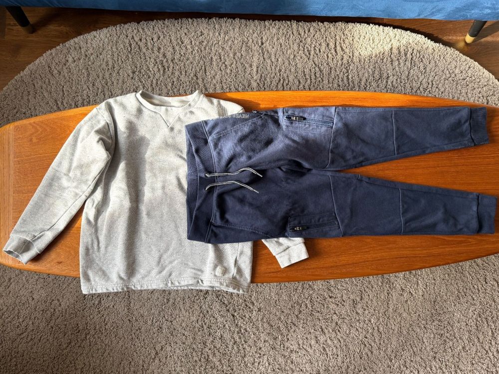 Pulli Molo, Trainerhose Okaïdi Gr. 134/140 (Gebraucht) in Russikon für ...