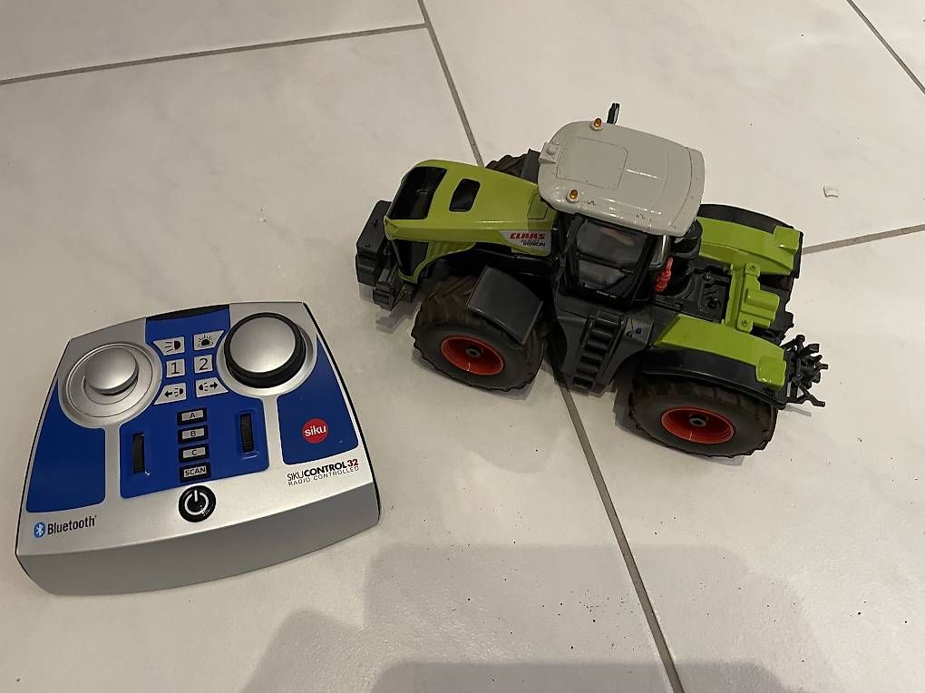 Siku Control Claas Xerion 5000 Bl.+FM. (Gebraucht) in Wiler b ...