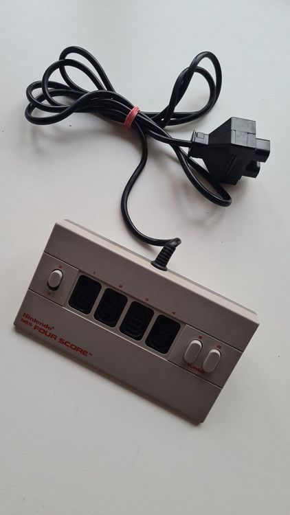 Nintendo Four Score - MultiTap / 4 Spieler Controller Adapte | Kaufen auf Ricardo