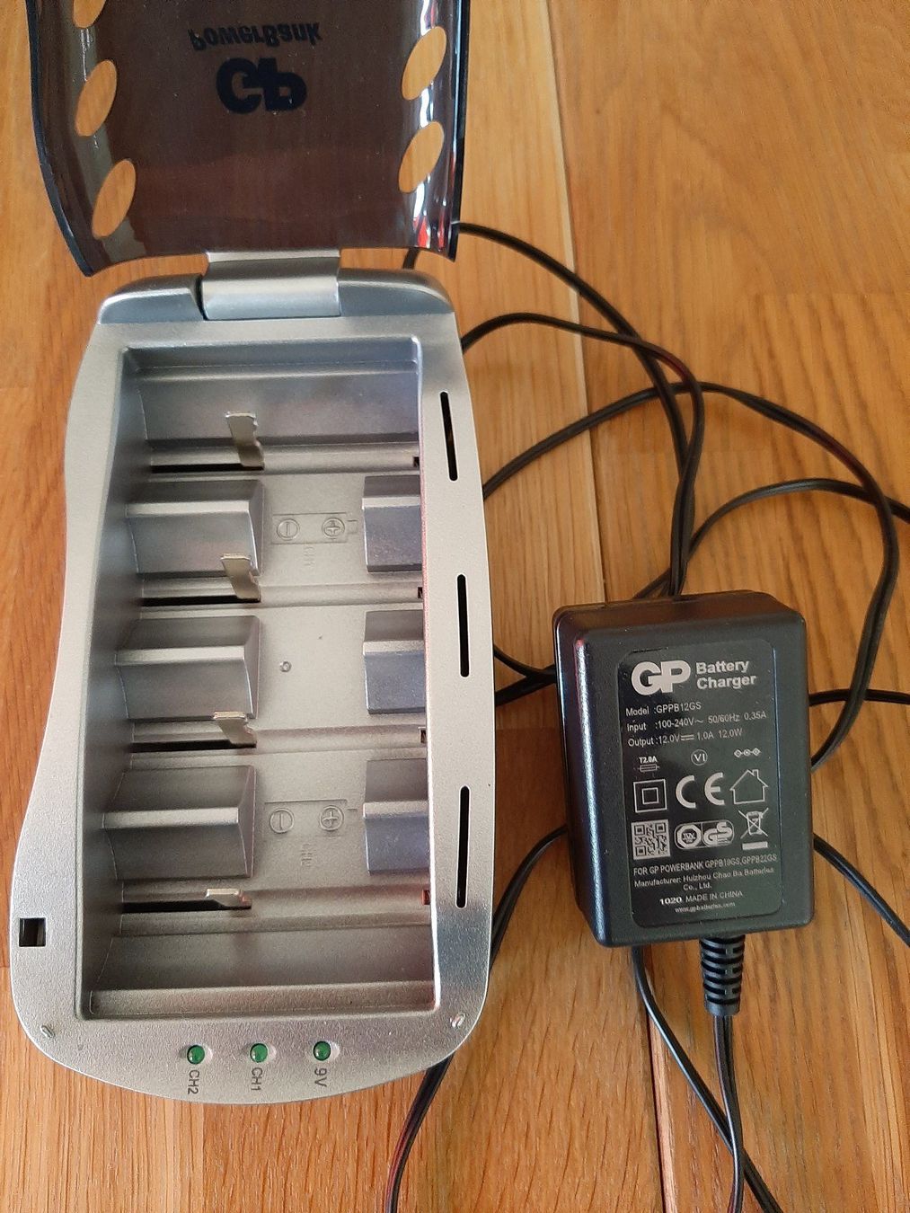 battery charger GP 2x C/D/AA/AAA u. 9v (Neu (gemäss Beschreibung)) in ...