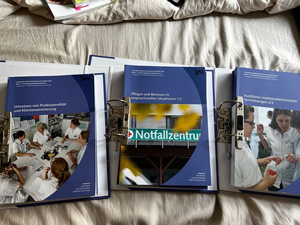 Lehrmittel FaGe (Fachfrau Gesundheit) (Gebraucht) in Heimberg für CHF 275 – mit Lieferung auf ...