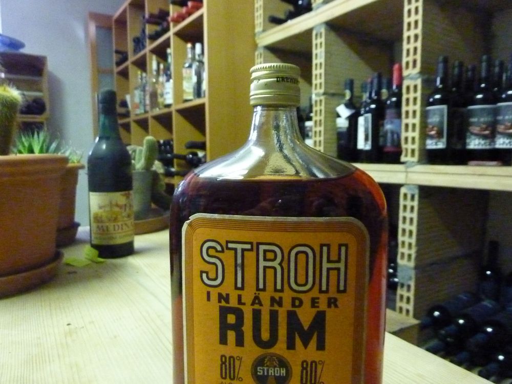 1 Flasche Stroh Inländer Rum ungeöffnet | Kaufen auf Ricardo