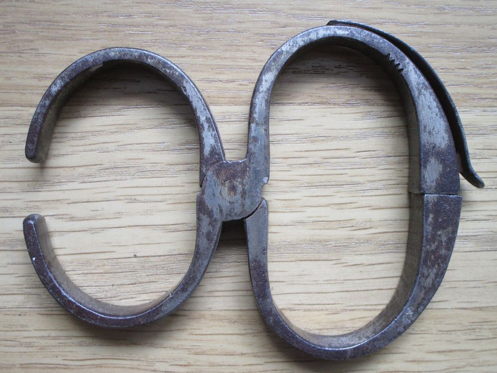 Antike Handschellen (Gebraucht) in Heimberg für CHF 31 – mit Lieferung ...