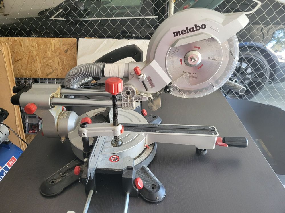 Metabo KGS-216M Kapp und Gehrungssäge TOP ZUSTAND (Gebraucht) in Kriens ...