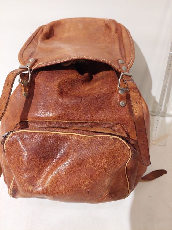 schöner, alter Lederrucksack mit diversen Gebrauchsspuren (Gebraucht ...
