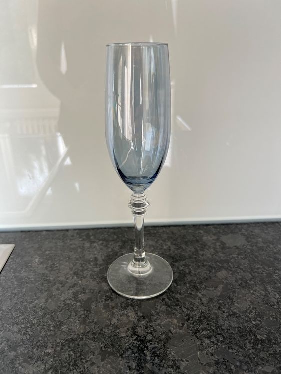Blaues Sektglas (Gebraucht) in Zürich für CHF 5 – mit Lieferung auf Ricardo kaufen