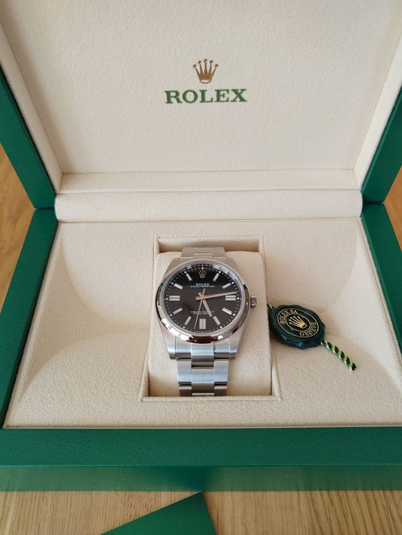 RETAILPRICE Rolex Oyster Perpetual 41 Black (124300) (Neu und ...
