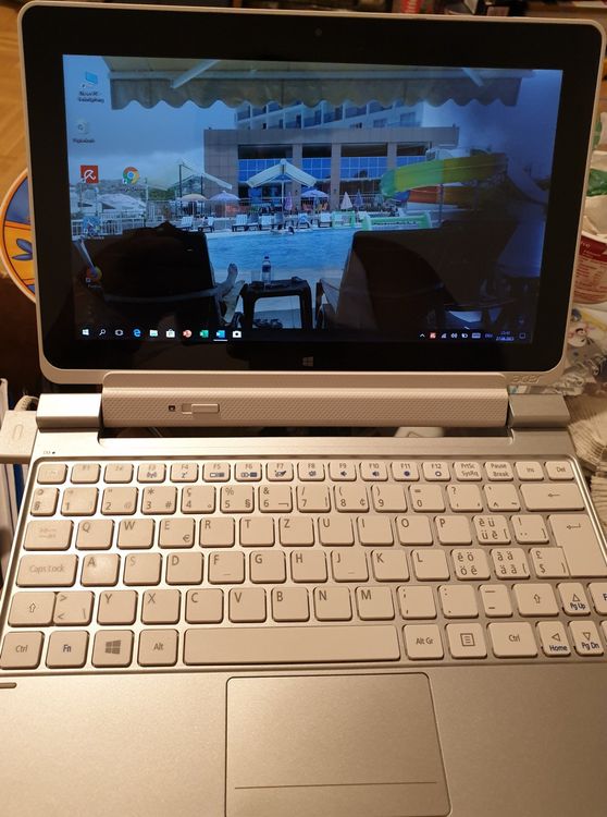 Acer Iconia kleine Laptop 10" mit Netz Adapter (Defekt) in für CHF 10 ...
