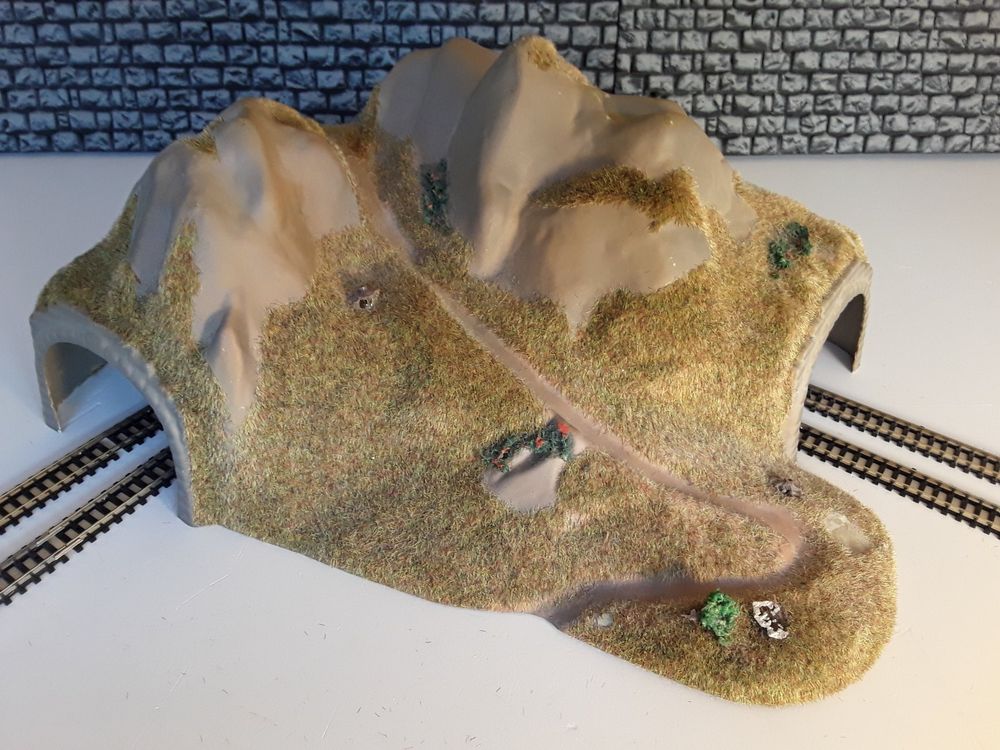 Modelleisenbahn _ Eck Tunnel _ 3 Ein- Ausfahrten _ Spur N (Gebraucht ...