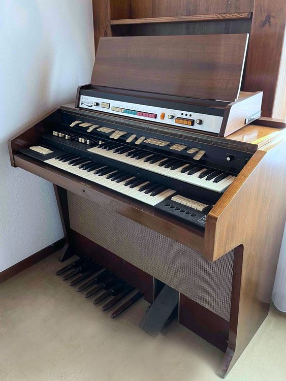 Hammond Orgel TR-200 mit Auto-Vari Drum Machine / Sitzbank | Kaufen auf ...