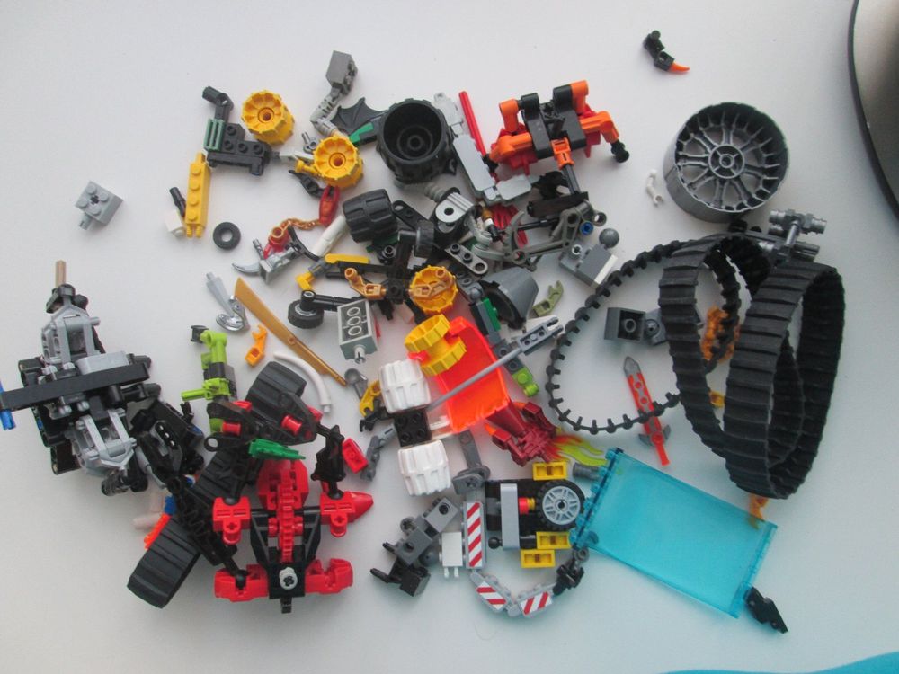 400 Gramm vorwiegend Lego Bionicel Teile (Gebraucht) in Volketswil für CHF 1 – mit Lieferung auf ...