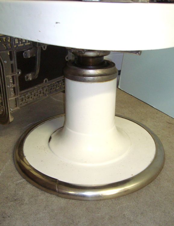 antiker Coiffeur Stuhl um1910, funktionsfähig (Gebraucht) in Oberdorf NW für CHF 175 – nur ...