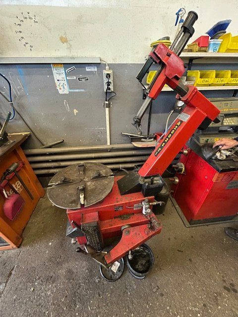 Pneumaschine "Corghi" Artiglio A 2002 S (Gebraucht) in Zürich für CHF ...