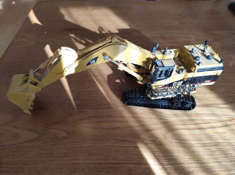 Caterpillar Bagger 5110B Modell (Gebraucht) in Bülach für CHF 41 – mit ...