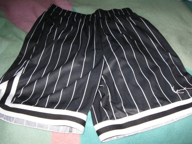 KARL KANI SHORTS!! | Kaufen auf Ricardo