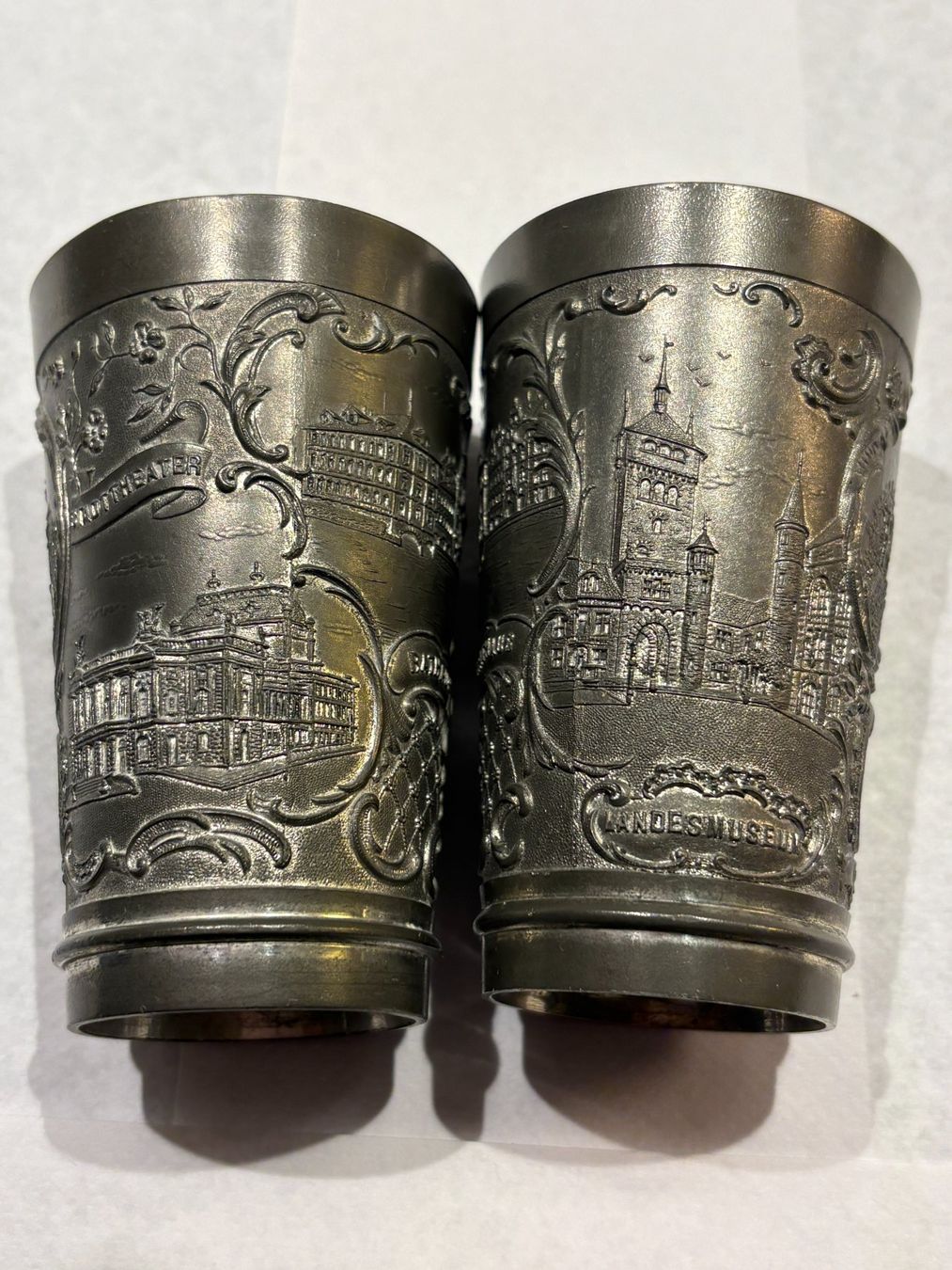 Duo sehr alte Zinnbecher mit Motiven aus Zürich (Gebraucht) in Gossau ...