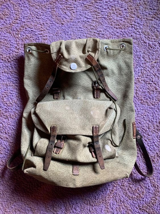 Alter Armeerucksack mit rundem Deckel | Kaufen auf Ricardo