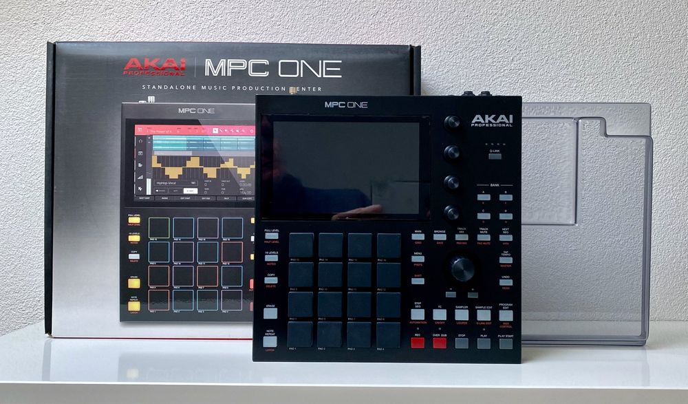 AKAI MPC One / MPD 218 / DJ Monitor 32 / Zubehör u. Garantie | Kaufen ...