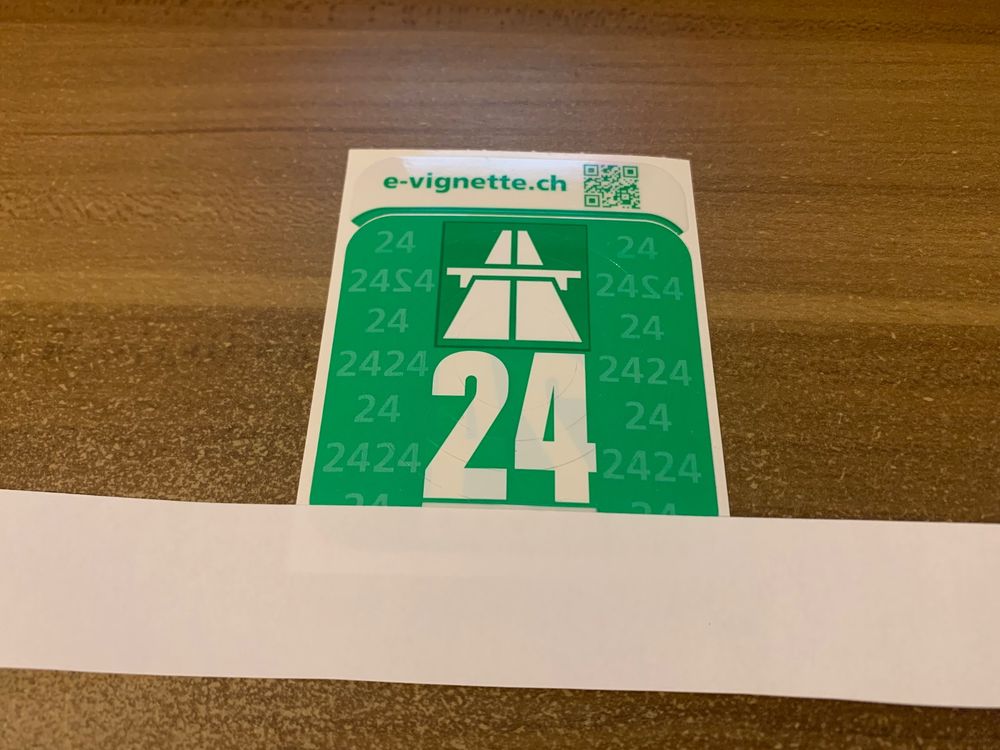 Autobahn Vignette 2024 Schweiz (Neu und originalverpackt) in Mairengo für CHF 37 – mit Lieferung ...