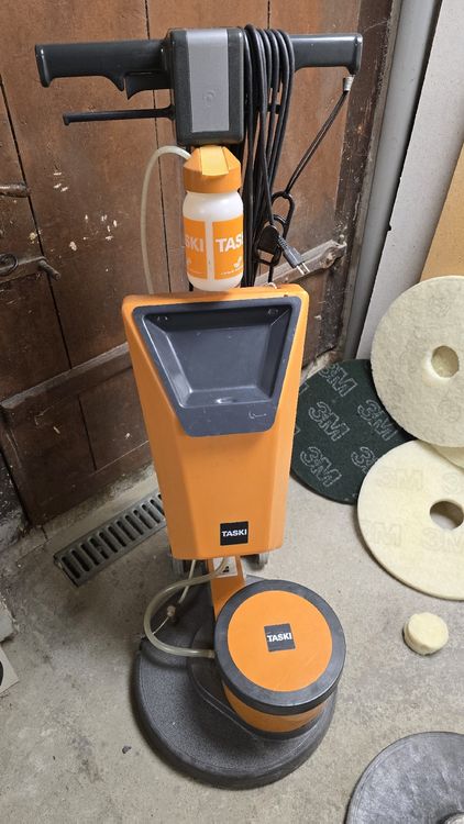 Taski 42 SE Bodenreinigungsmaschine&div Aufsätze (Gebraucht) in goldach ...