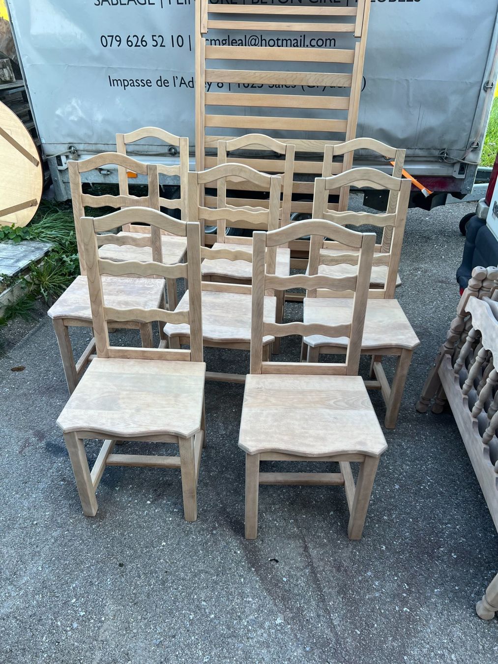 ART 970-D 8 chaises hêtre massif sablé (D'occasion) à Pont-La-Ville ...