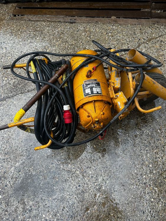 Betonumformer mit Beton fibrier Nadel zu Bagger (Gebraucht) in ...