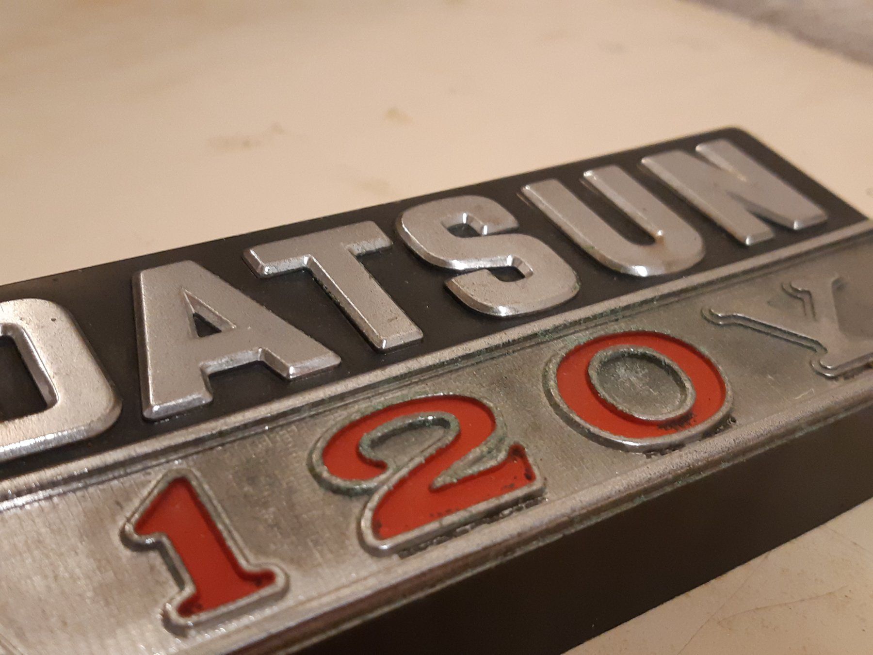 Badge arrière DATSUN 120Y (D'occasion) à Ependes VD pour CHF 45 ...