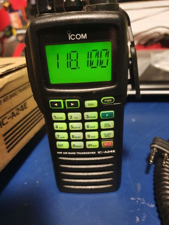 Icom VHF AIR Band Transceiver (Gebraucht) in Holziken für CHF 150 – mit ...