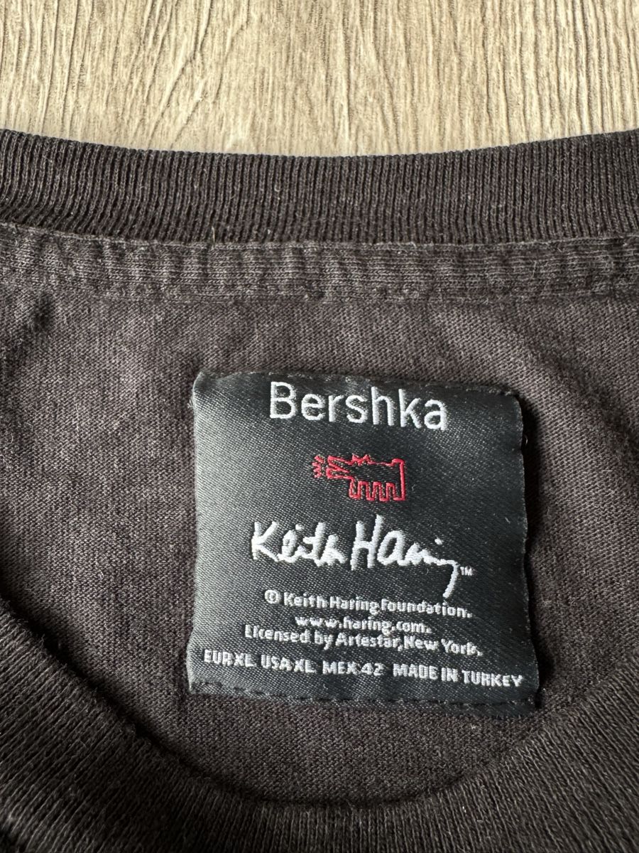 T-Shirt Keith Haring Herz (Gebraucht) in Villmergen für CHF 5 – mit ...