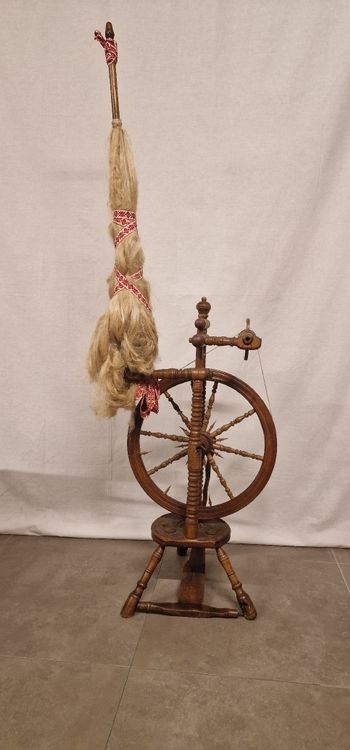 Antikes Spinnrad, Holz, voll funktionstüchtig, Deko. (Gebraucht) in ...