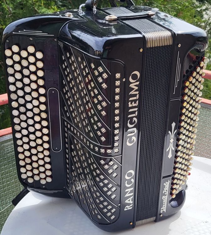 Accordéon Ranco Guglielmo 4 voix (D'occasion) à Penthalaz pour CHF 660 – retrait uniquement ...
