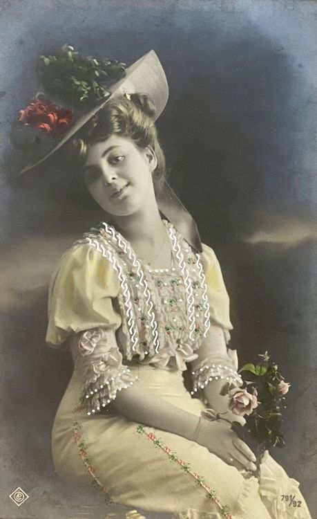 Antike Foto AK - Junge Dame mit Hut aus England - Kitsch | Kaufen auf ...