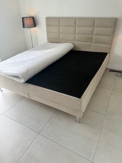 Boxspringbett 200x200 mit Topper, beige, sehr bequem | Kaufen auf Ricardo
