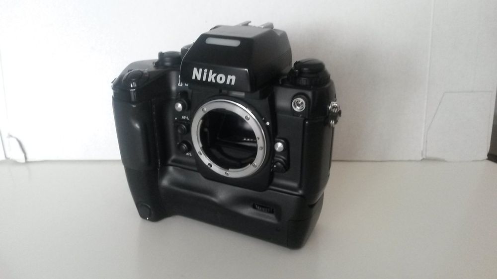 Nikon F4 S - Pro , analog. Nikon MB 23 (Gebraucht) in Lausanne für CHF ...