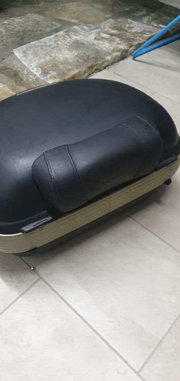 Givi Maxia Topcase (Gebraucht) in sessa für CHF 50 – mit Lieferung auf Ricardo kaufen