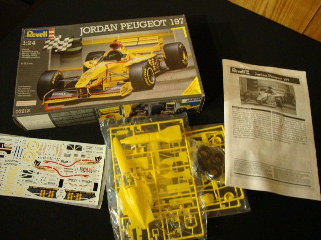 1:24 Revell Modellautobausatz/ Formel 1 Jordan Peugeot 197 (Gebraucht ...