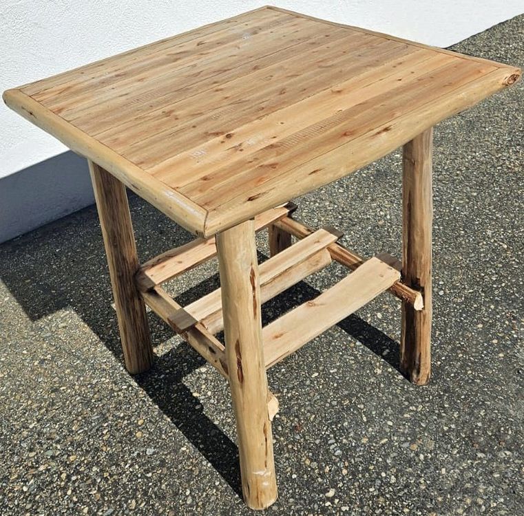 Kleiner Tisch Aus Holz