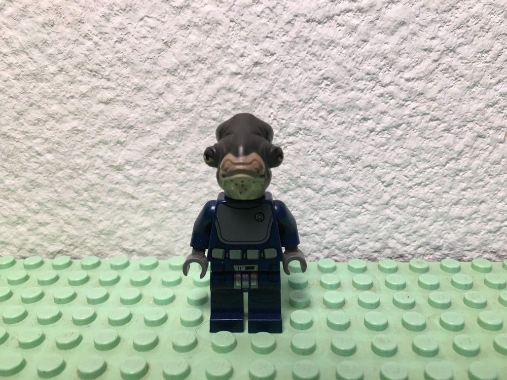 New Lego Star Wars Admiral Raddus Minifigur (2263) (Gebraucht) in für ...