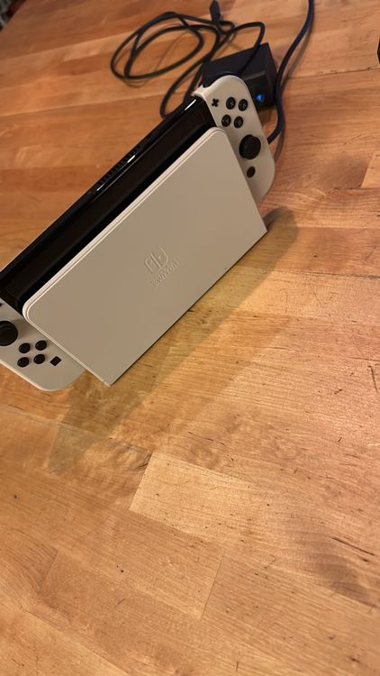 Nintendo switch Oled (D'occasion) à La Plaine pour CHF 180 – avec ...