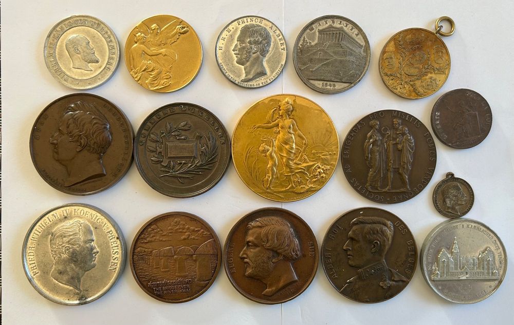 Lot 2) -- 16 x Historische Medaillen (Gebraucht) in Gossau SG für CHF 130 – mit Lieferung auf ...