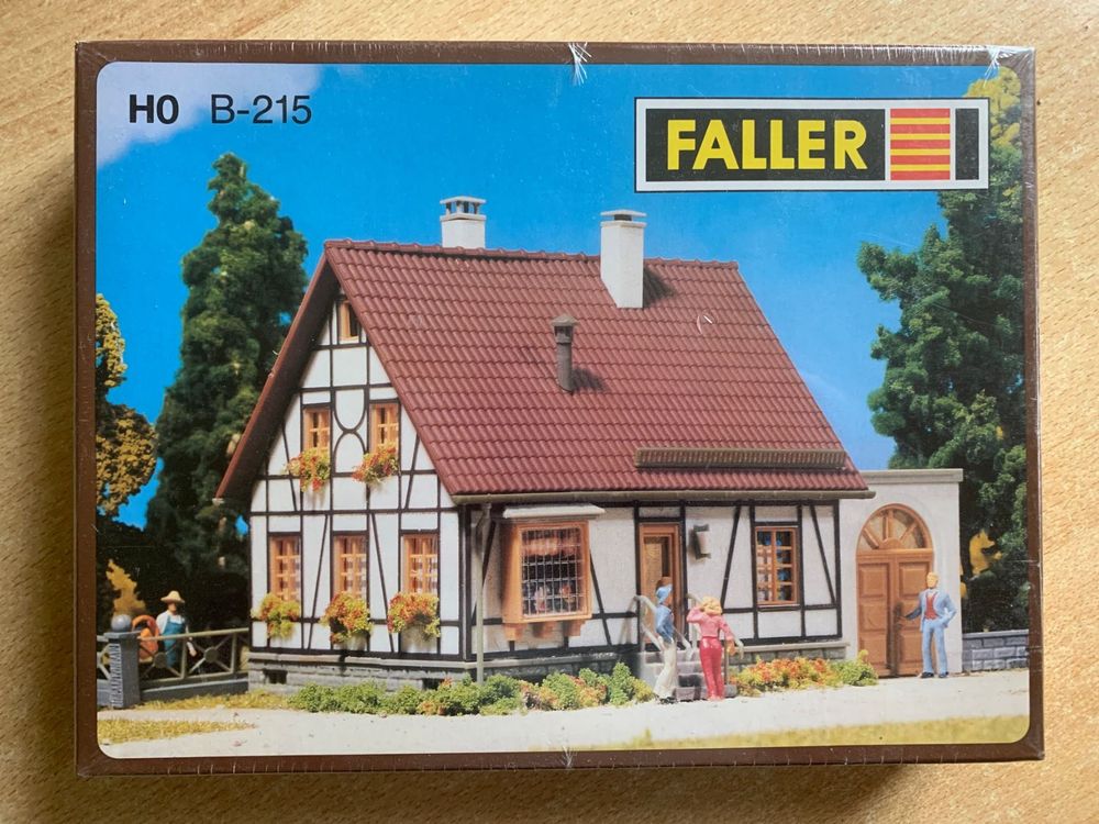 Faller B-215, Fachwerkhaus mit Garage (Neuf avec emballage d'origine) à ...