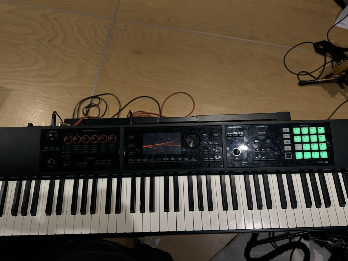 Roland FA-08 Workstation/ Stage Piano– Top Zustand (Gebraucht) in ...