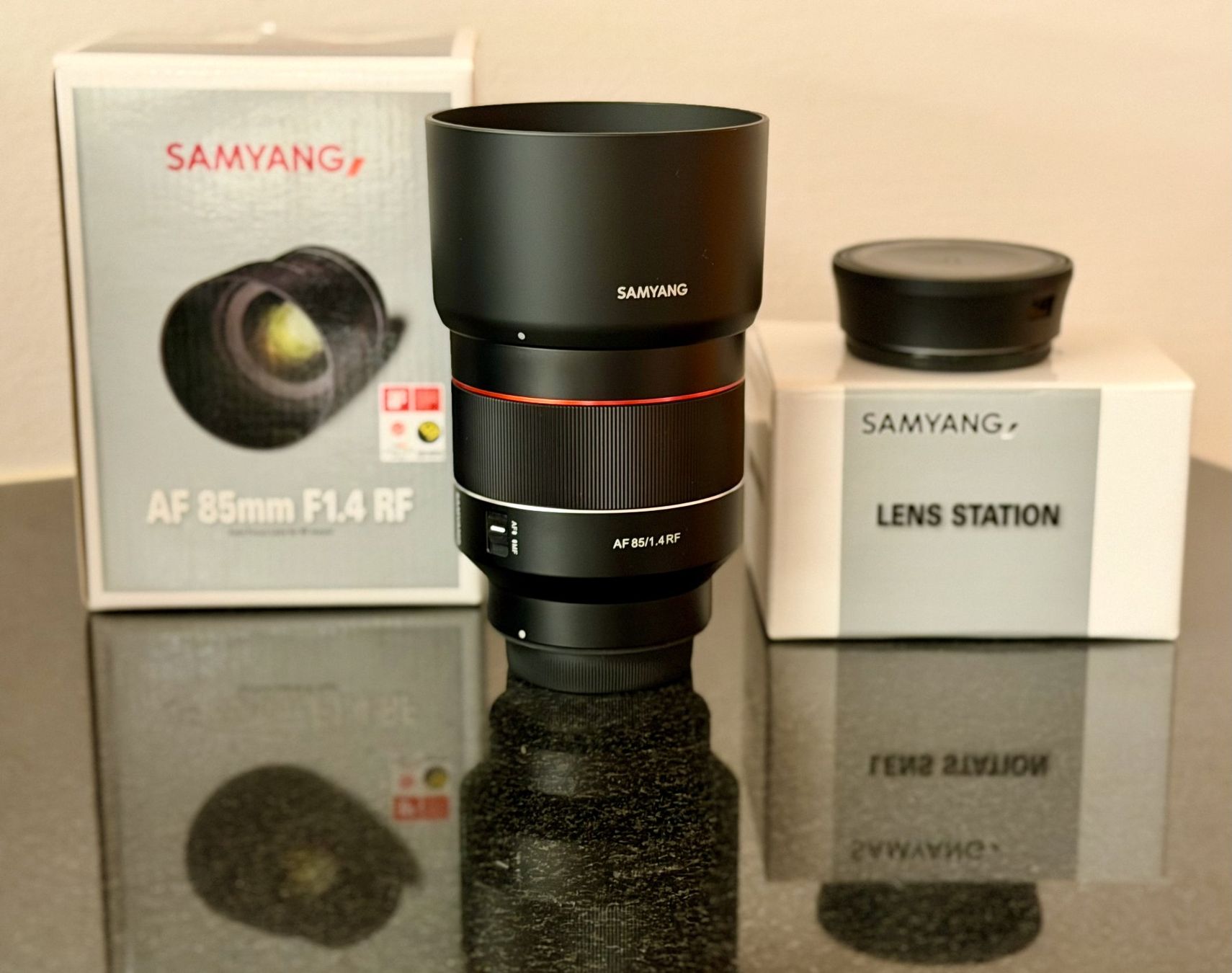SAMYANG AF 85mm F1.4 CANON RF INKL. LENS STATION NEUWARE (Neu und ...