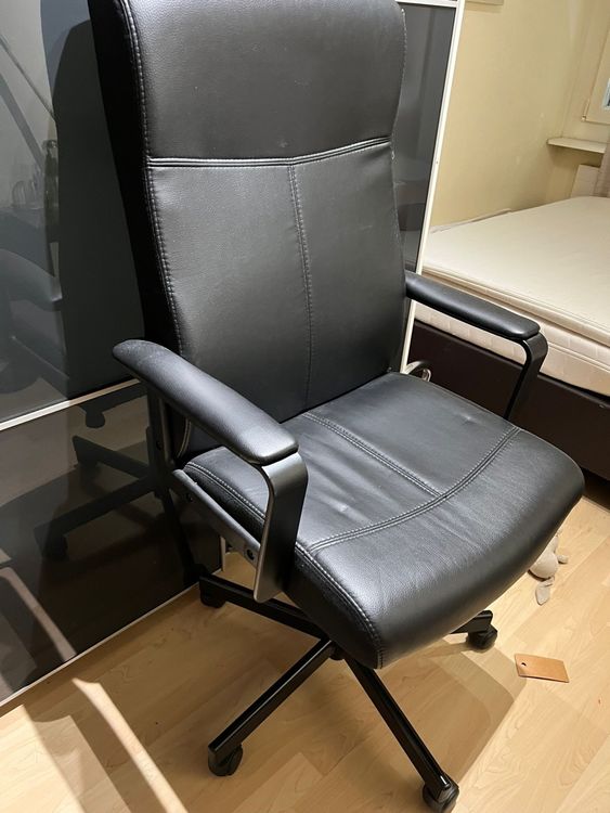 Schwarzer Bürostuhl Leder-optik (Gebraucht) in Herisau für CHF 30 – nur ...