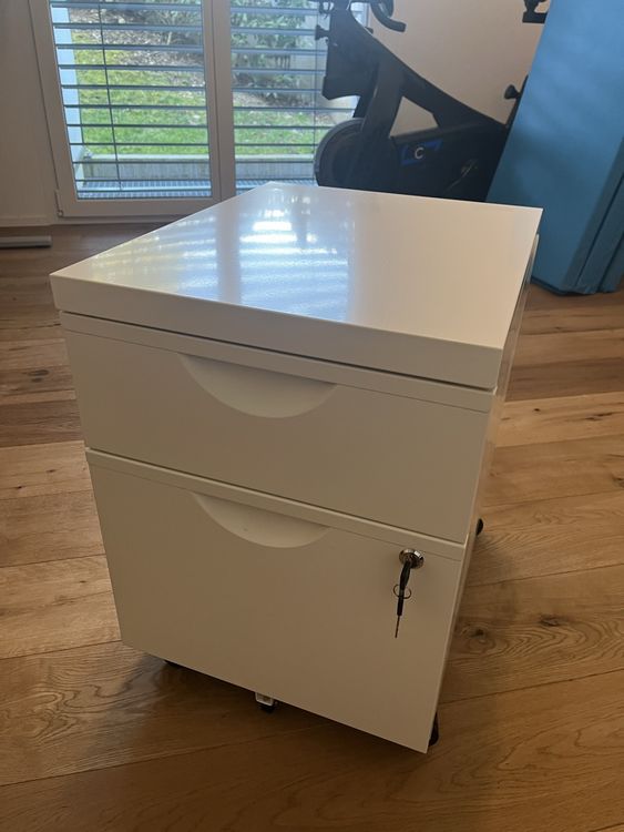 Weisser Korpus mit 2 Schubladen abschliessbar | Kaufen auf Ricardo