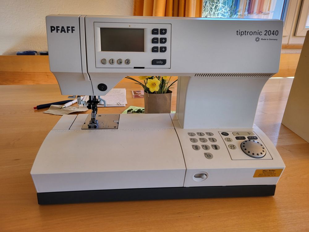 Pfaff tiptronic 2040 Nähmaschine mit Zubehör (Gebraucht) in Bauma für ...